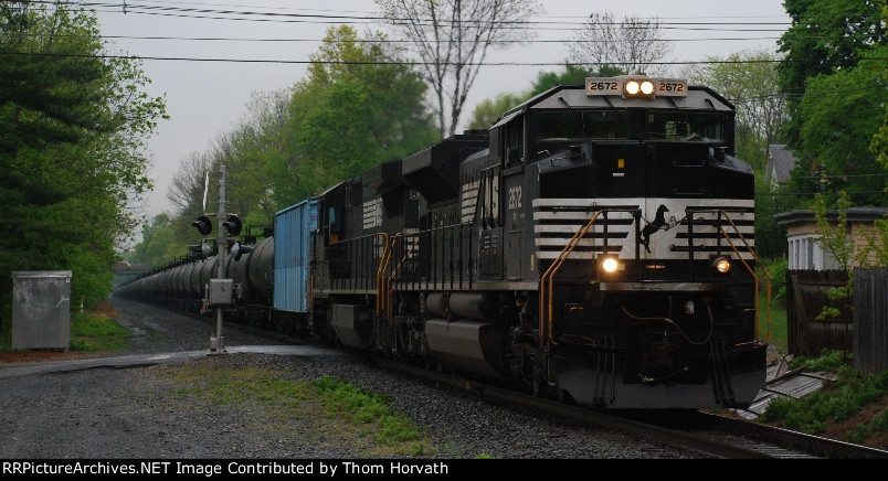 NS Z8Q-28 brings a load of ethanol east over the LEHL @ 8:50 AM